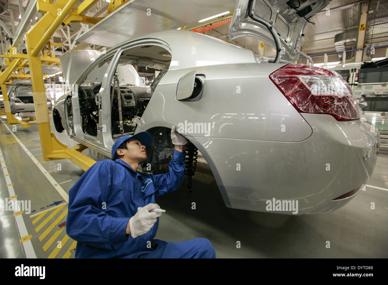 Workers at the Geely Automotive Holdings Ltd Stock Photo - Alamy