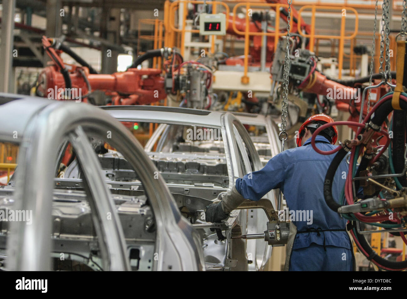 Workers at the Geely Automotive Holdings Ltd Stock Photo - Alamy