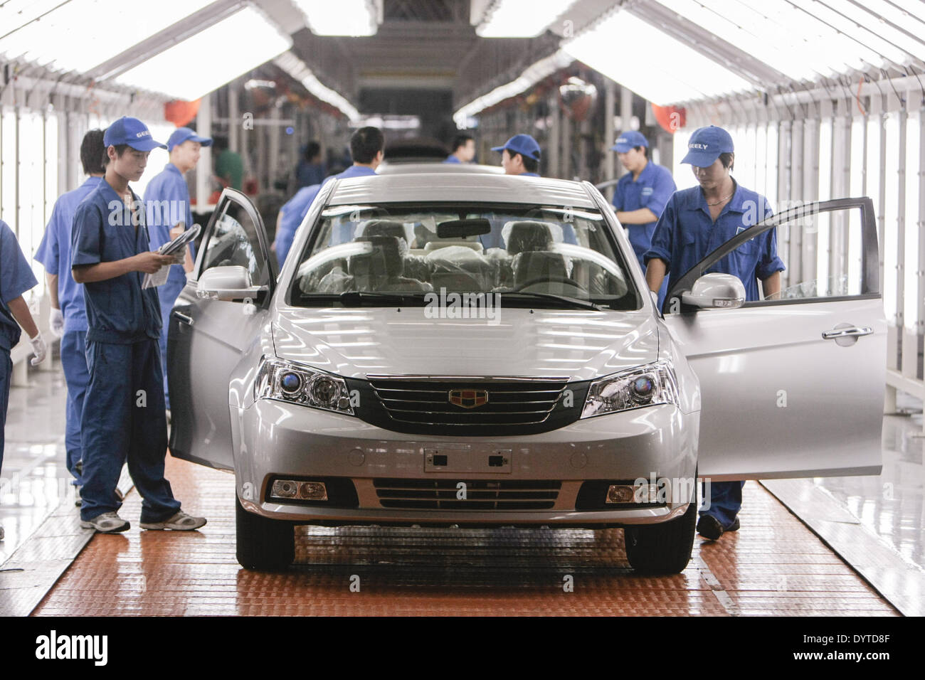 Workers at the Geely Automotive Holdings Ltd Stock Photo - Alamy