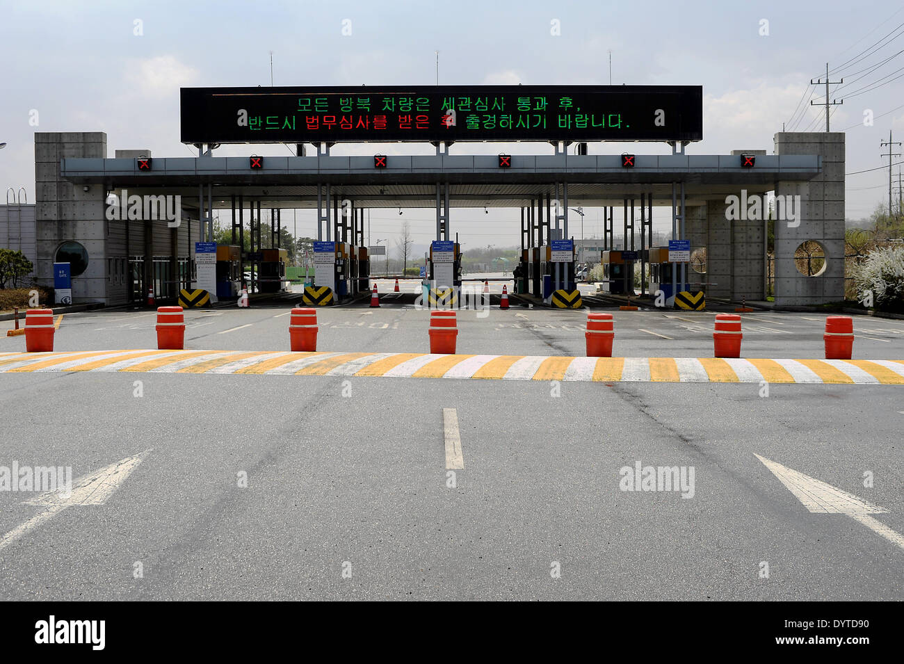 Border crossing korea hi-res stock photography and images - Alamy