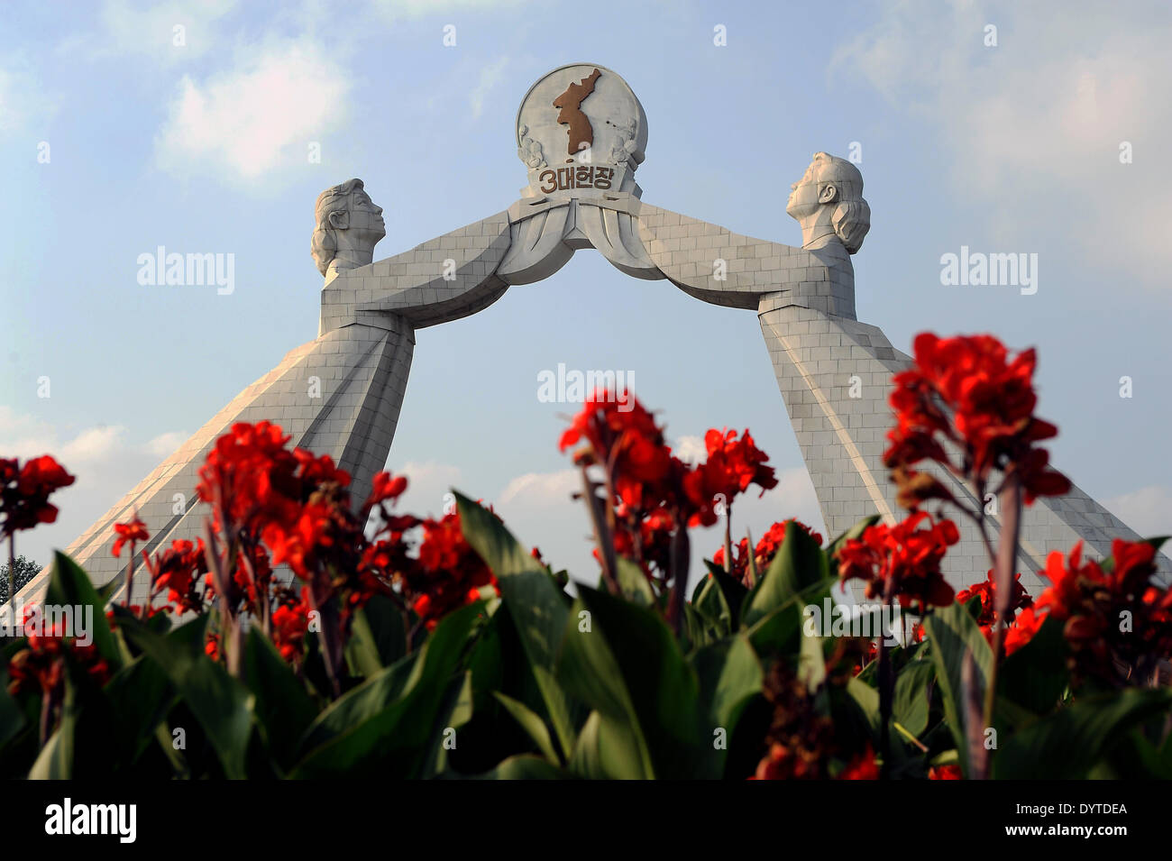 Arch of reunification pyongyang hi-res stock photography and images - Alamy
