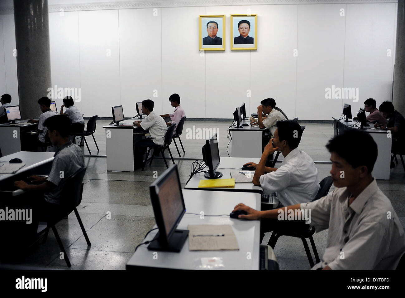 Korea students technology hi-res stock photography and images - Alamy