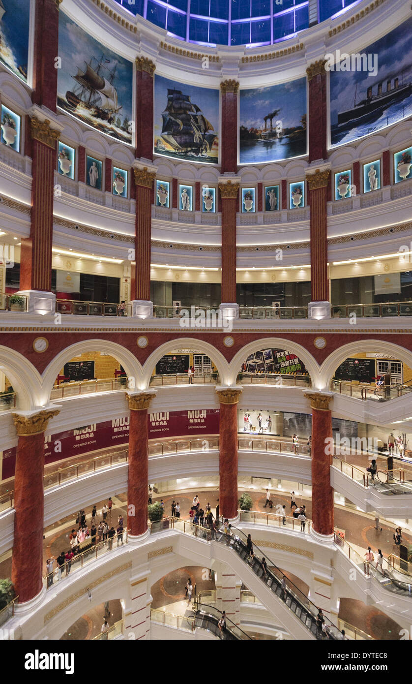 Customers walk at the shop in Global Harbor Stock Photo - Alamy