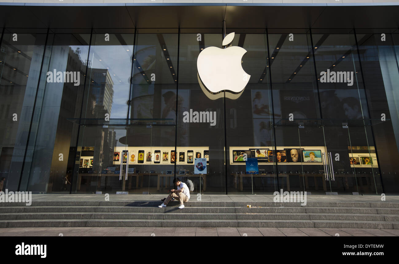 Apple Store in Shanghai, 2013 Stock Photo - Alamy