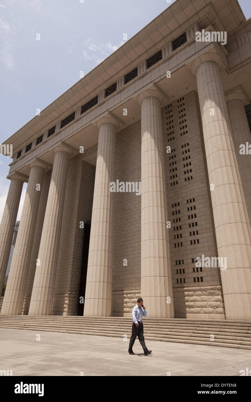 A man walk pass the Ping An Insurance building Stock Photo - Alamy