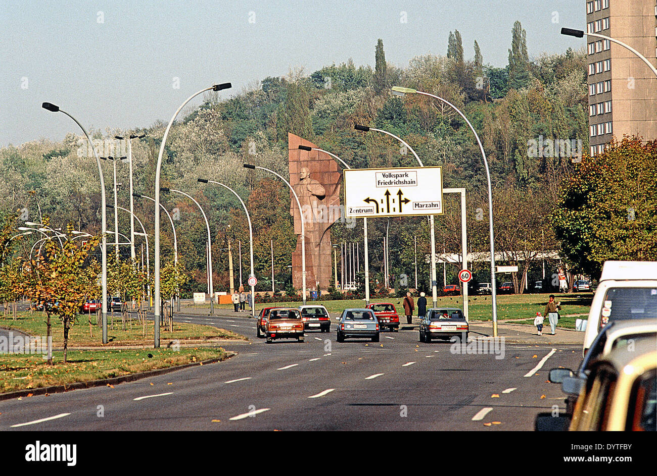 East berlin building 1990 hi-res stock photography and images - Alamy