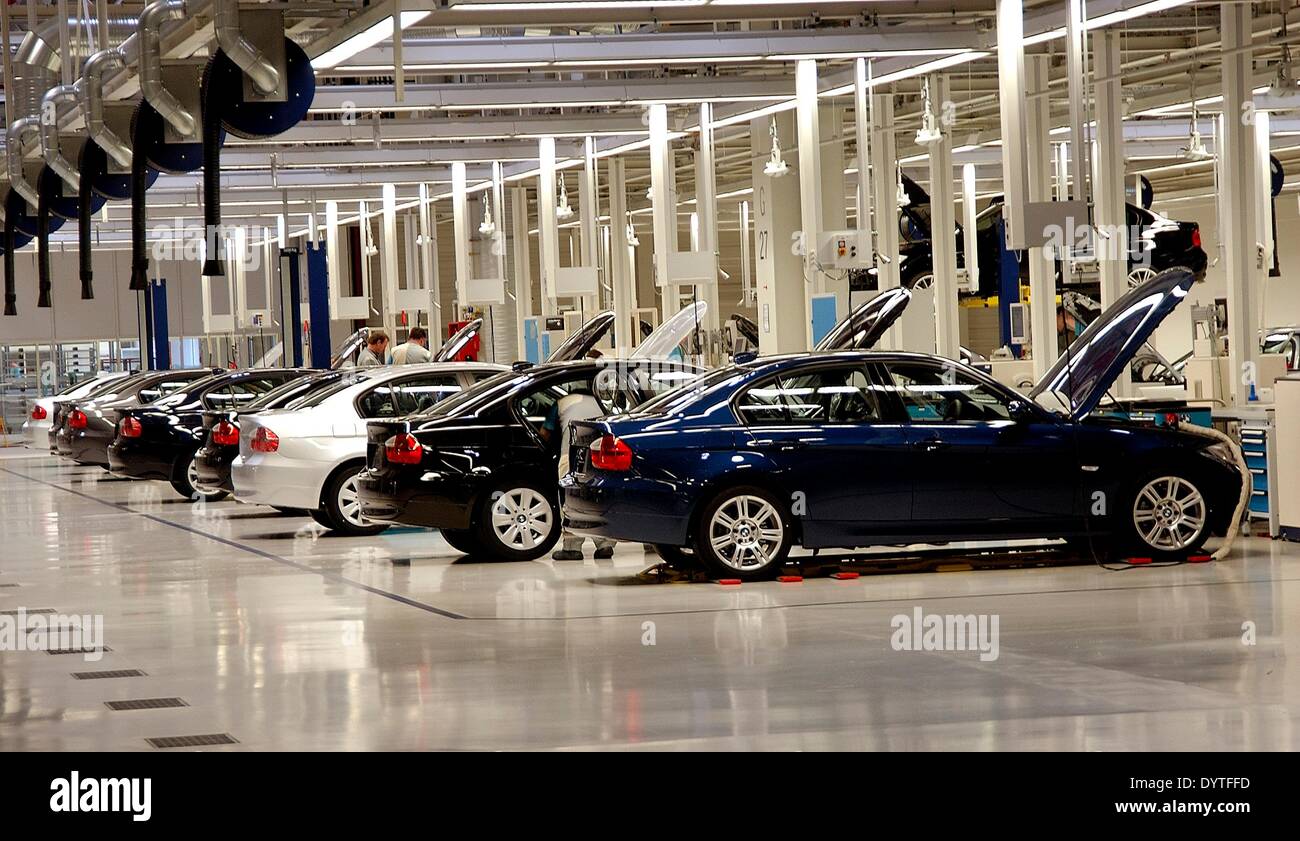 Bmw manufacturing plant hi-res stock photography and images - Alamy