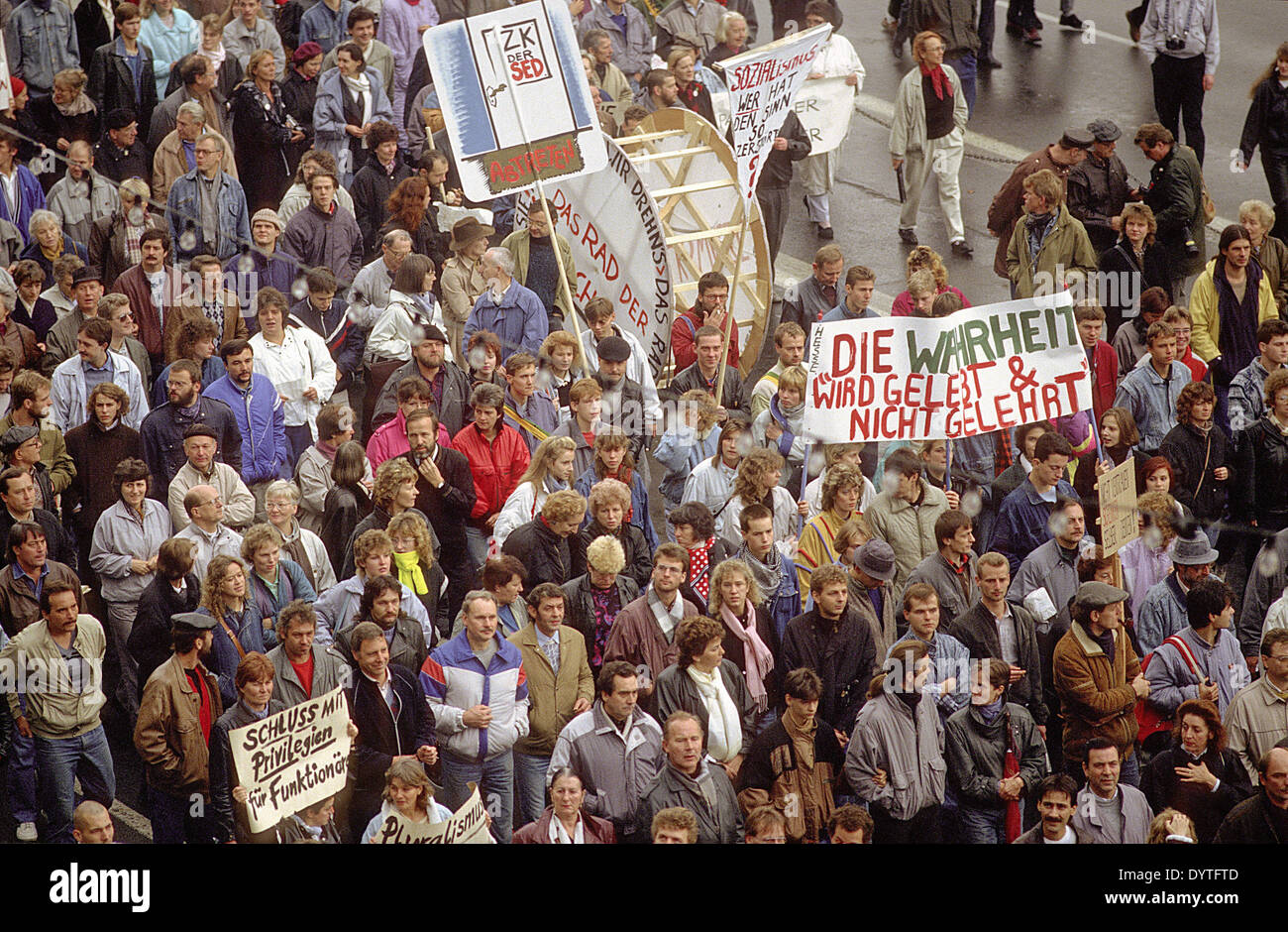 1989 Berlin Demonstration Stock Photos & 1989 Berlin Demonstration ...