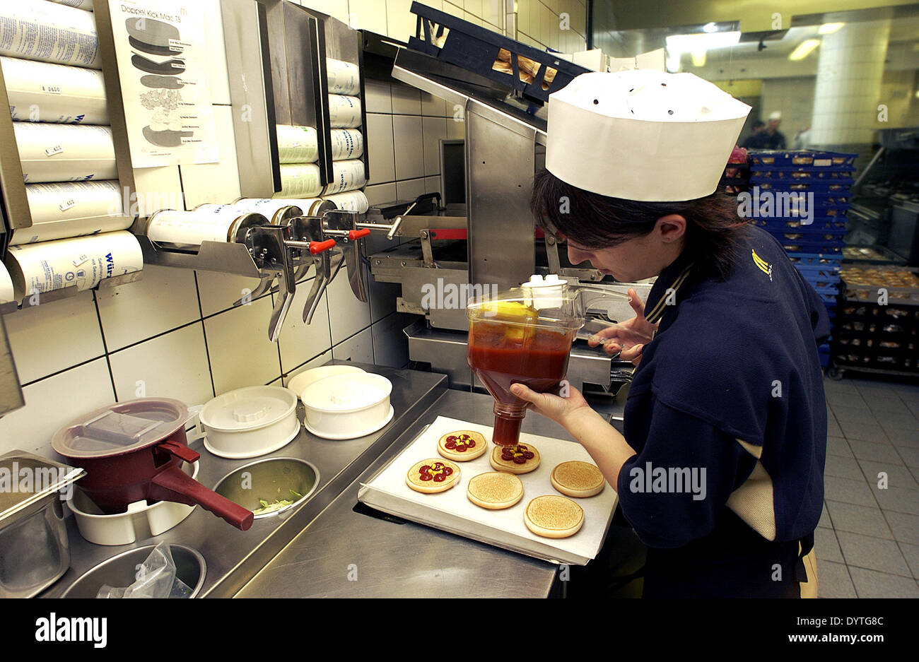 Mcdonalds worker restaurant hi-res stock photography and images - Alamy