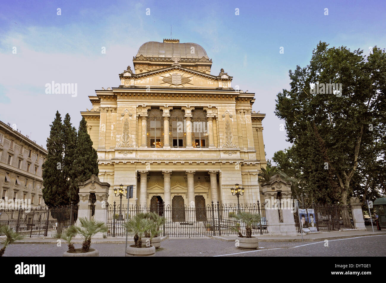 Jewish synagogue in rome hi-res stock photography and images - Alamy