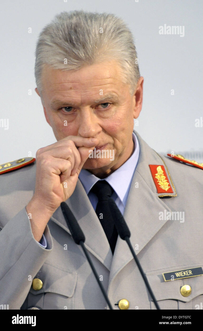 General Volker Wieker High Resolution Stock Photography and Images - Alamy