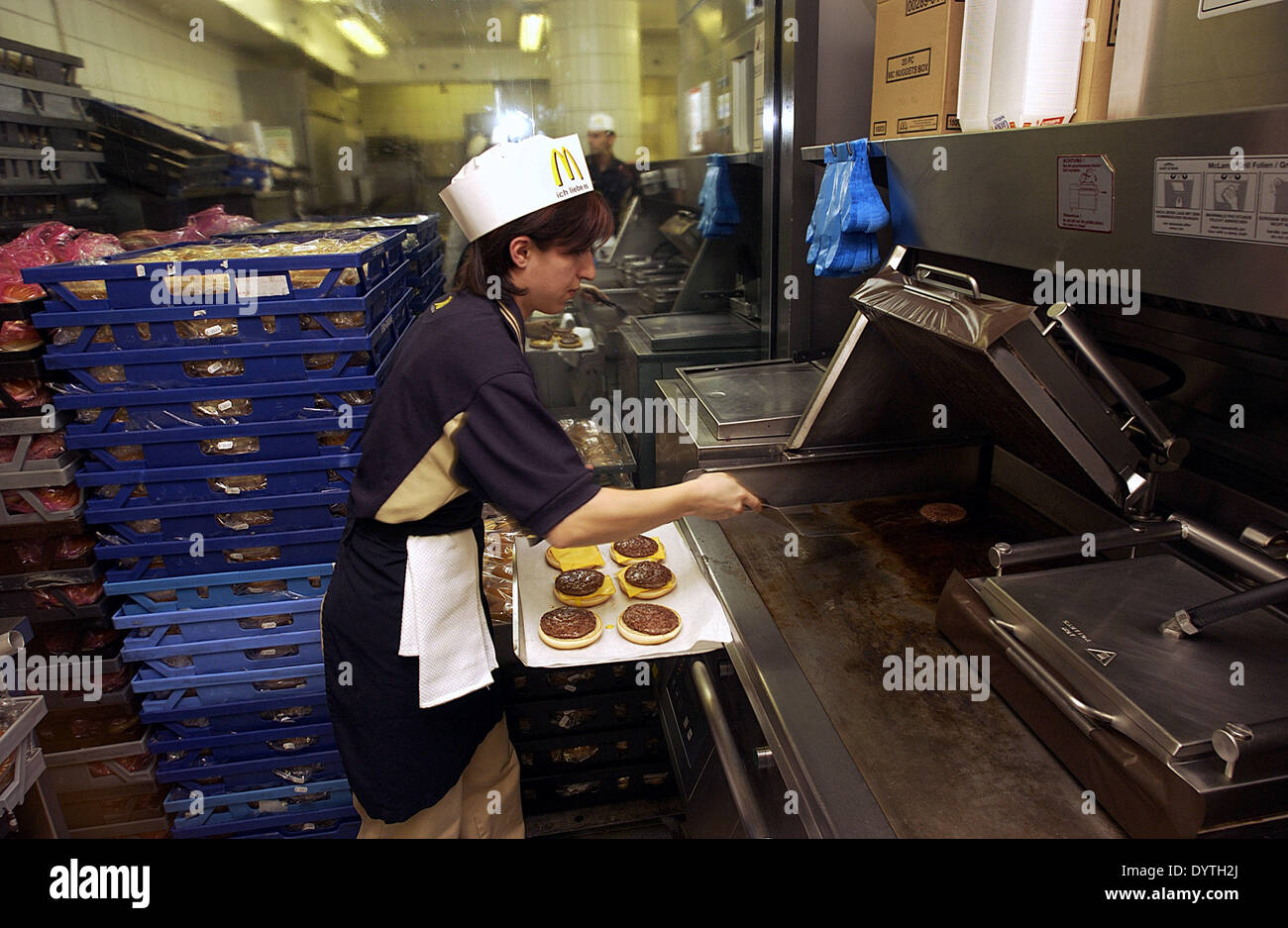 Mcdonalds worker restaurant hi-res stock photography and images - Alamy