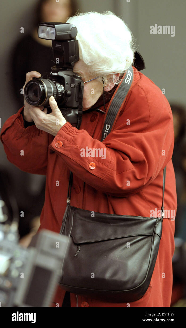 Simon culture hi-res stock photography and images - Alamy