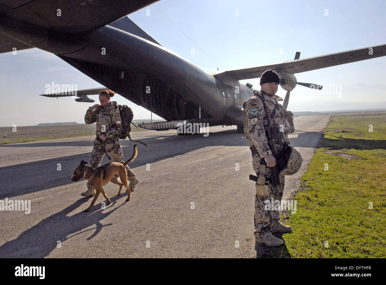 Uzbekistan soldiers hi-res stock photography and images - Alamy