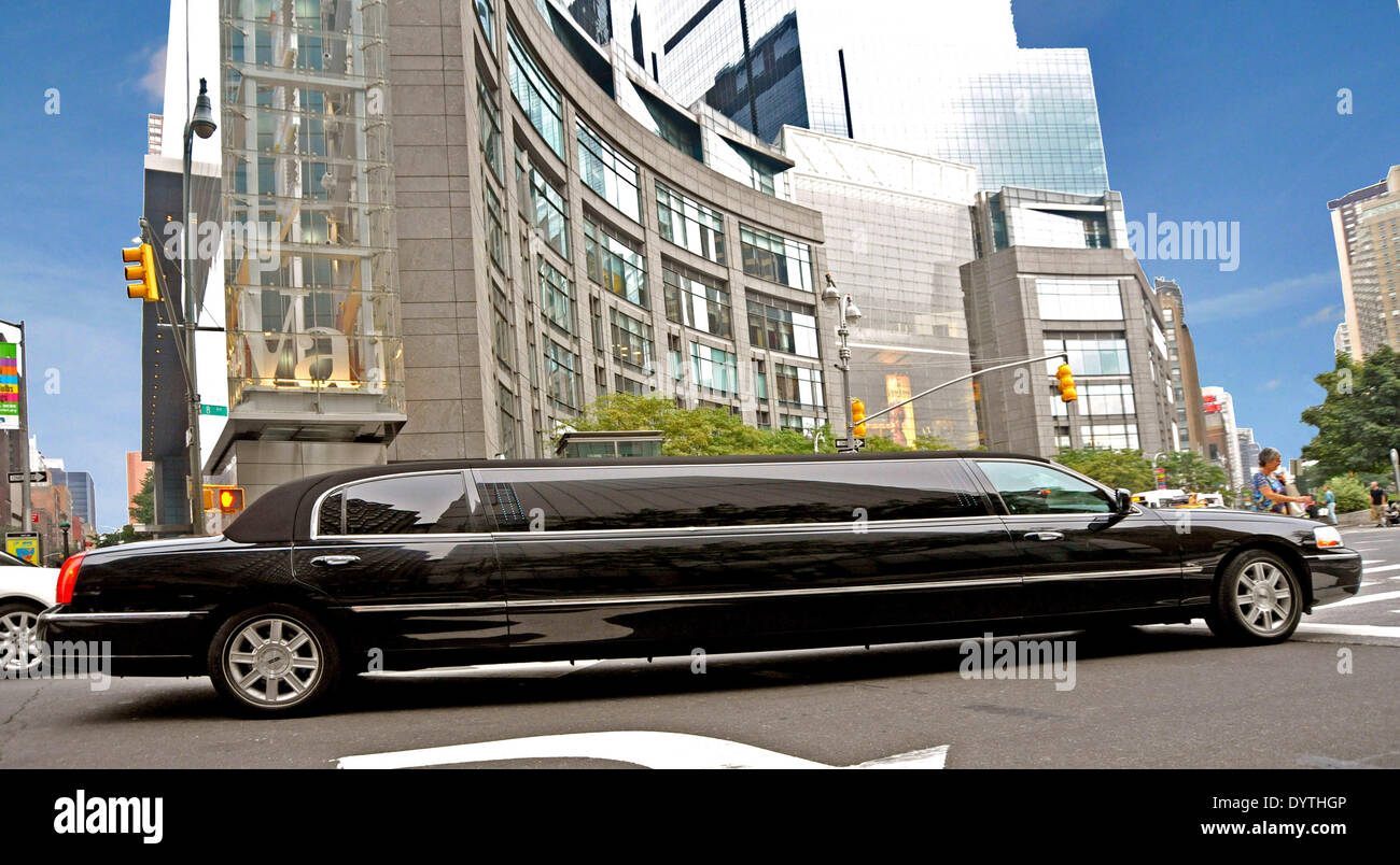 Stretch car hi-res stock photography and images - Alamy