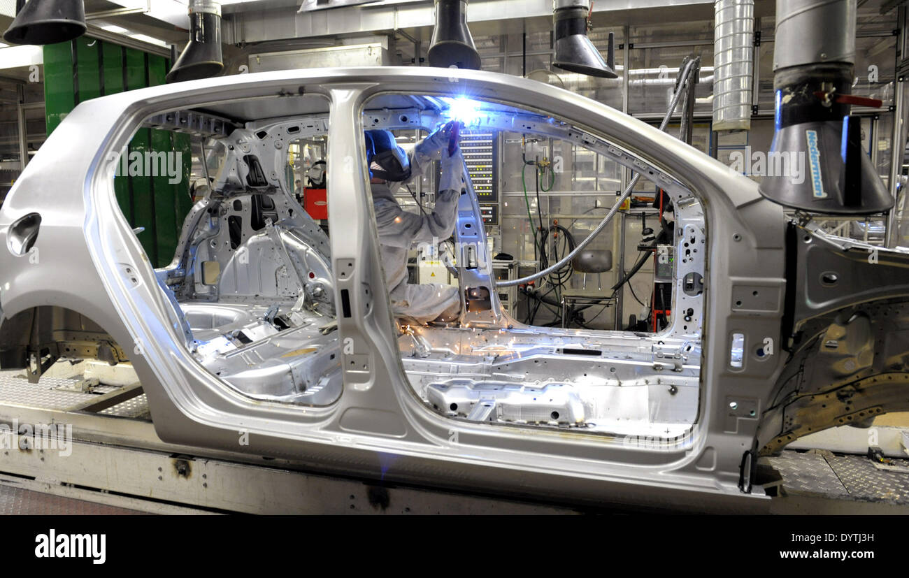 Car body welding process High Resolution Stock Photography and Images ...