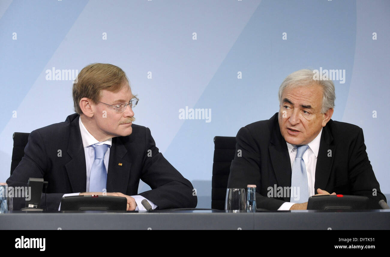 Robert kahn hi-res stock photography and images - Alamy