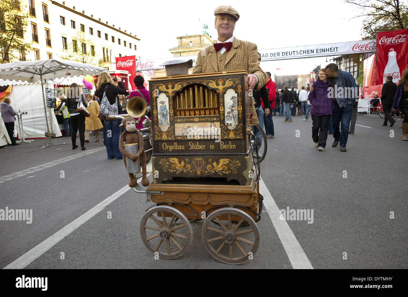 Barrel Organ Player Organ Grinder High Resolution Stock Photography and ...