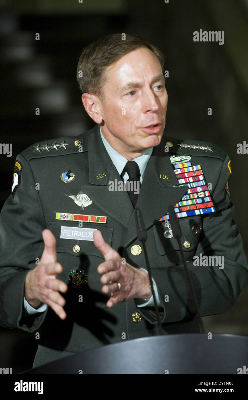 While Army General David Petraeus High Resolution Stock Photography and ...