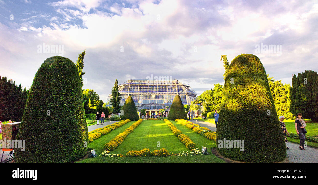 Largest botanical gardens in the world hi-res stock photography and ...