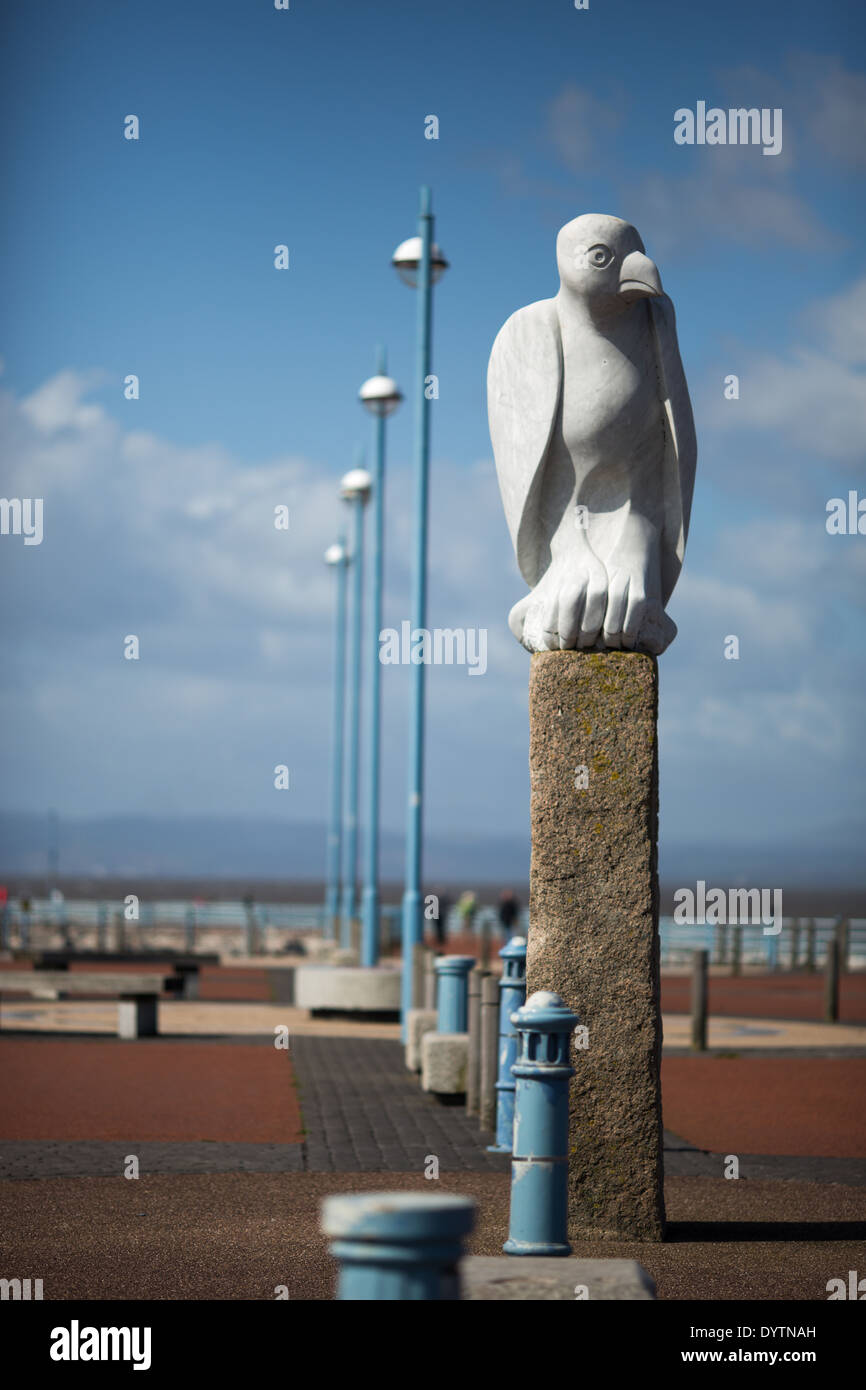 Bird statue on morecambe promenade hi-res stock photography and images ...