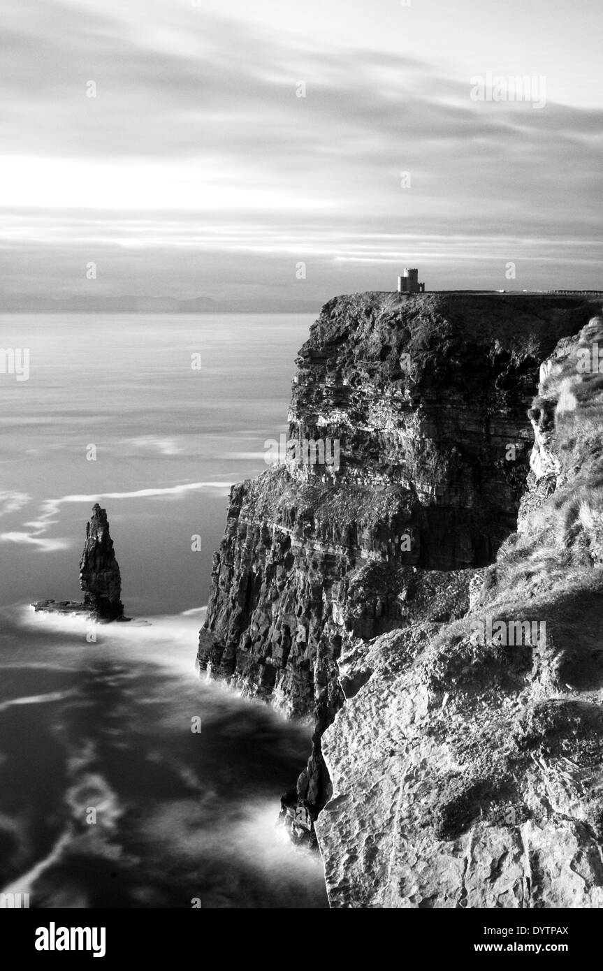 Cliffs of moher black and white hi-res stock photography and images - Alamy