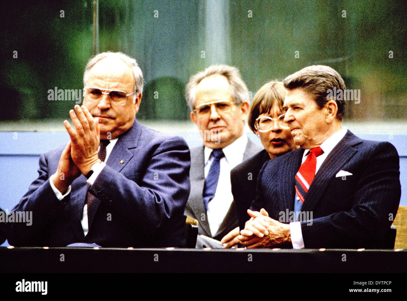 Ronald reagan berlin wall speech hi-res stock photography and images ...