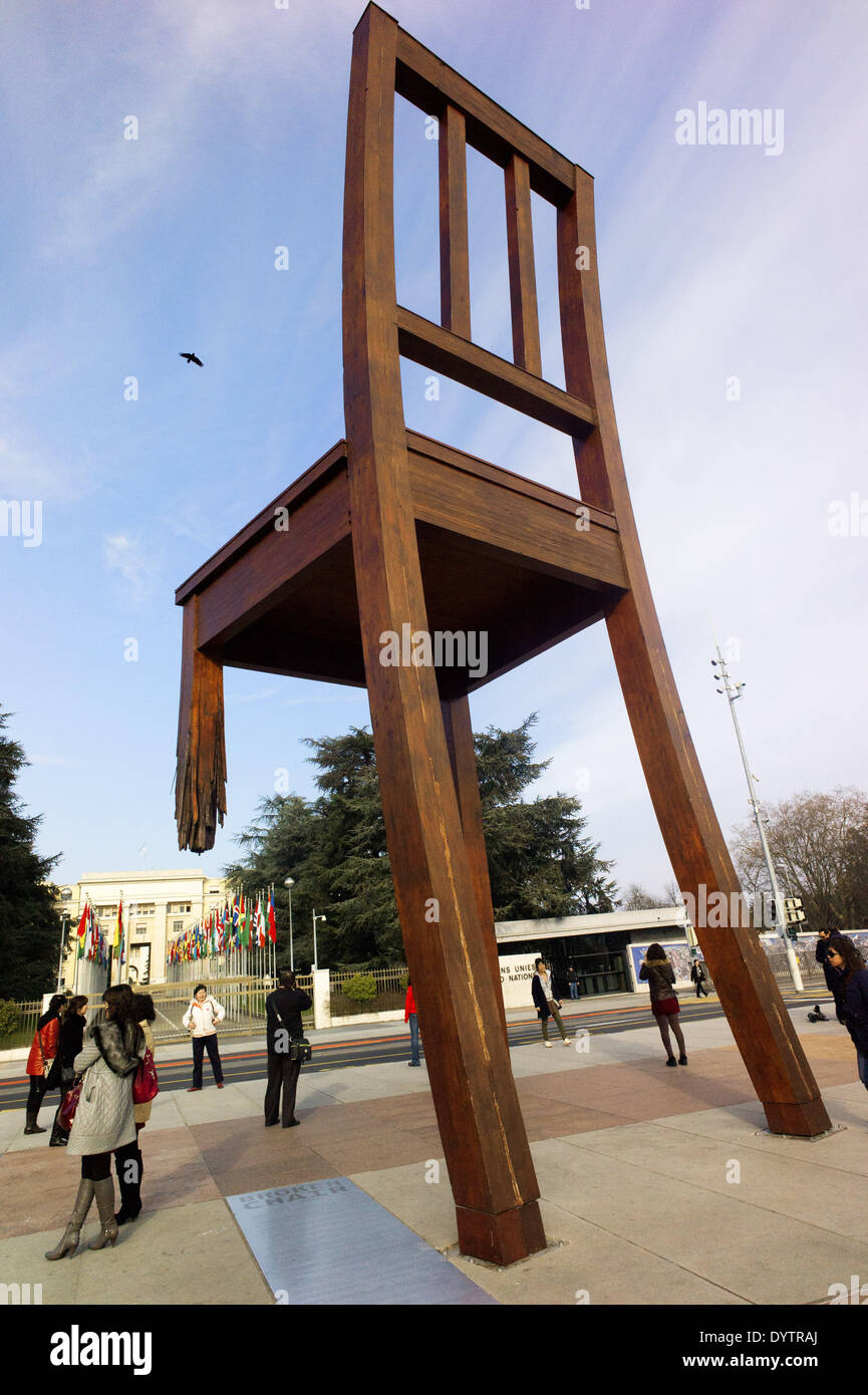 Daniel berset broken chair hi-res stock photography and images - Alamy