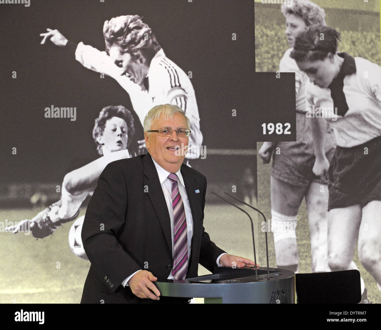 History of womens soccer hi-res stock photography and images - Alamy