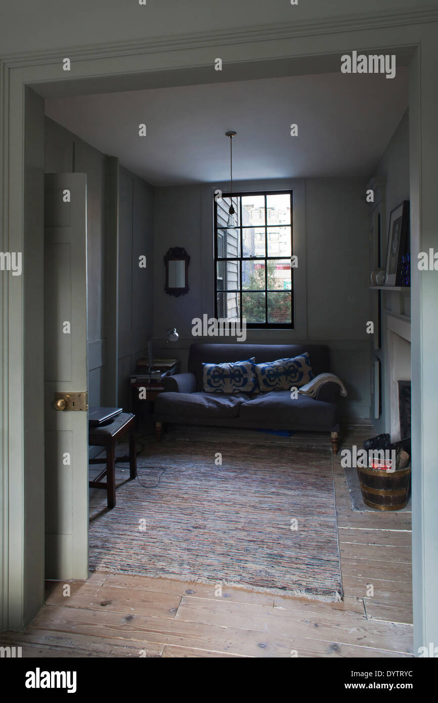 Traditional british living room hi-res stock photography and images - Alamy