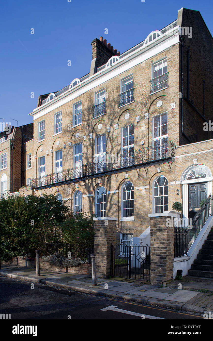 Exterior of Georgian London town house Stock Photo - Alamy