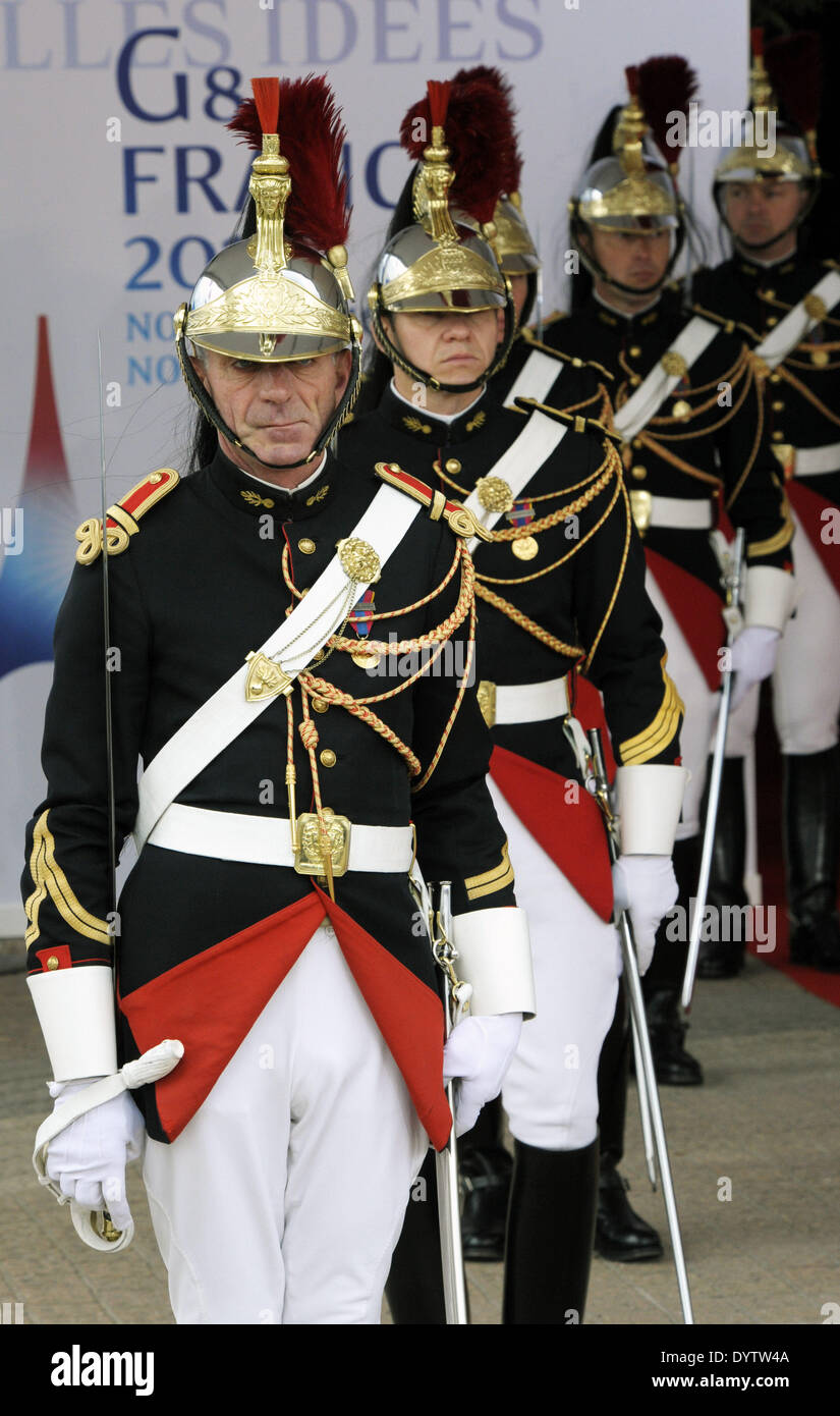 Law guard hi-res stock photography and images - Alamy