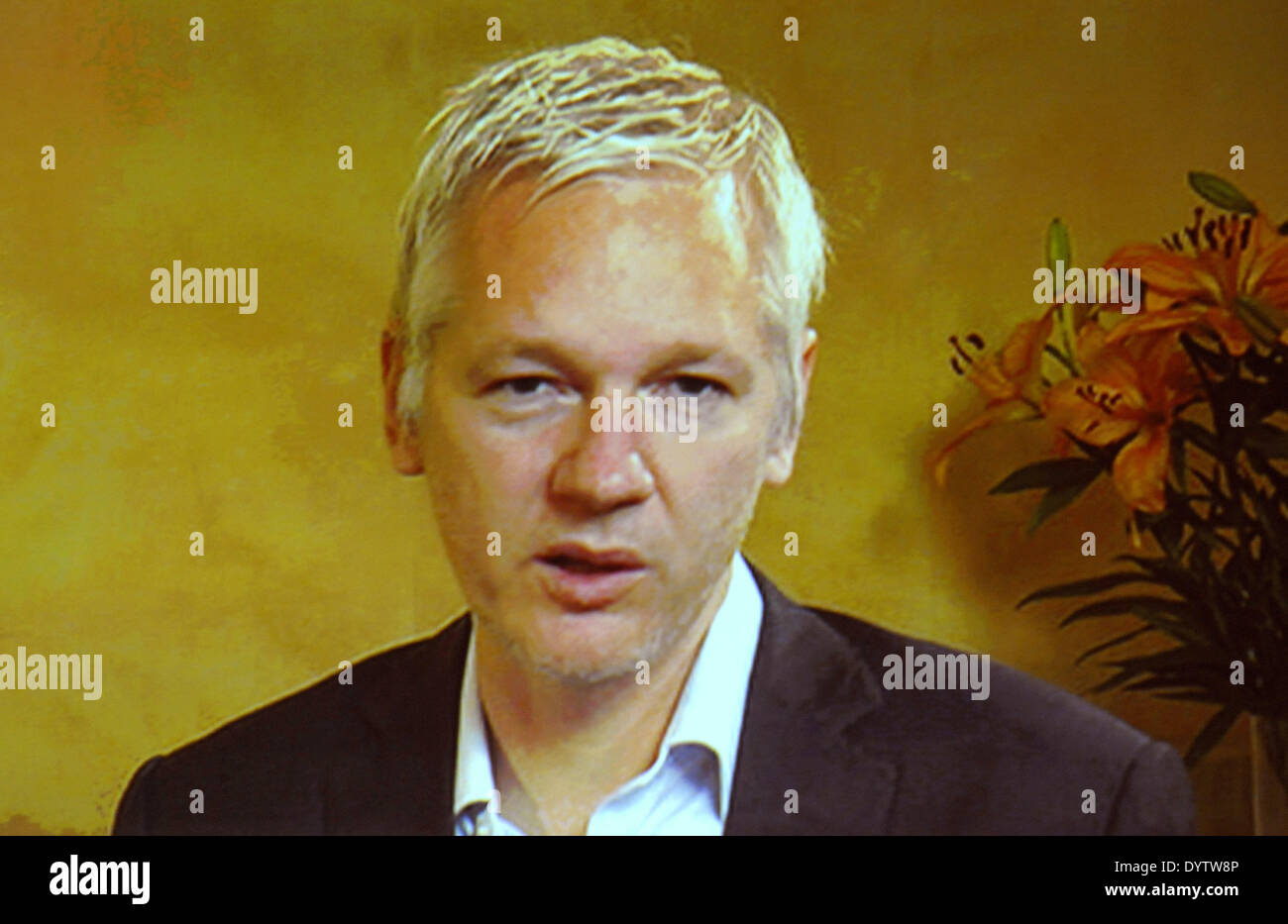 Julian assange freedom hi-res stock photography and images - Alamy
