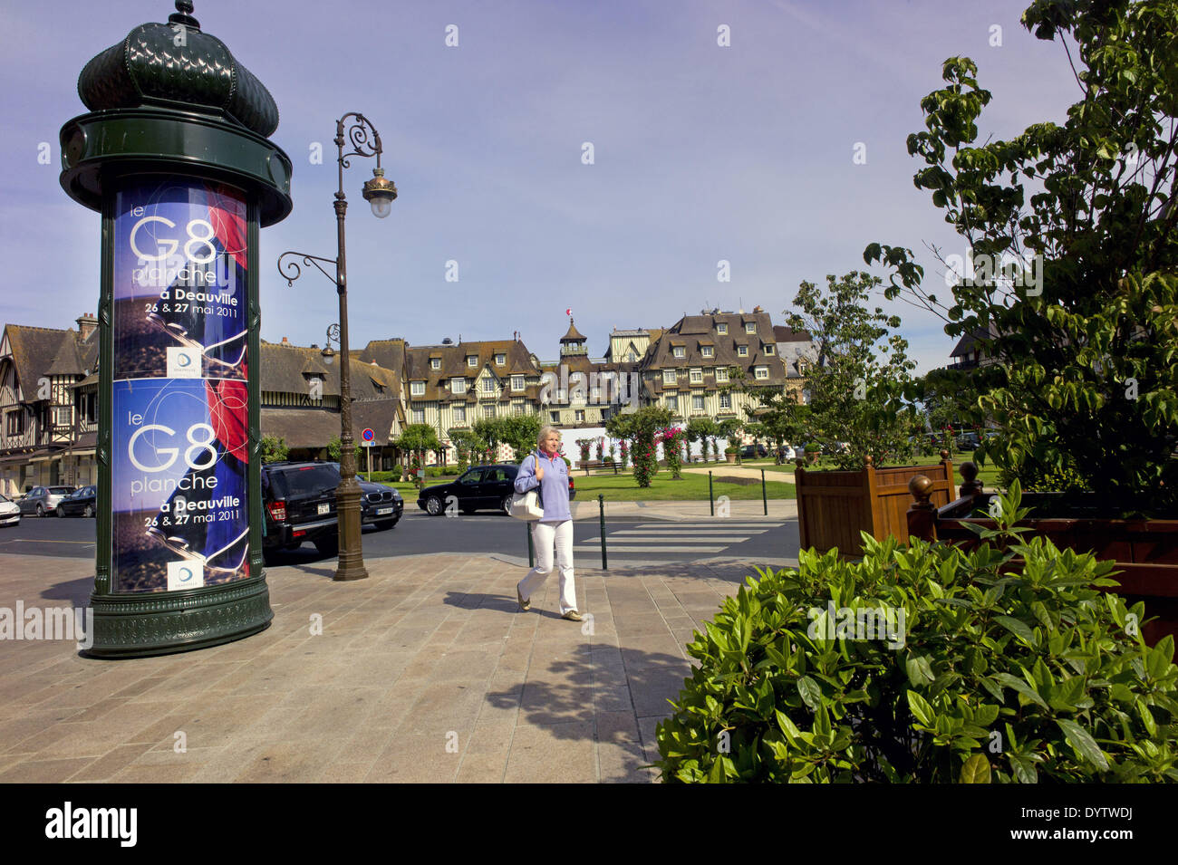 Advertising column pillar hi-res stock photography and images - Alamy