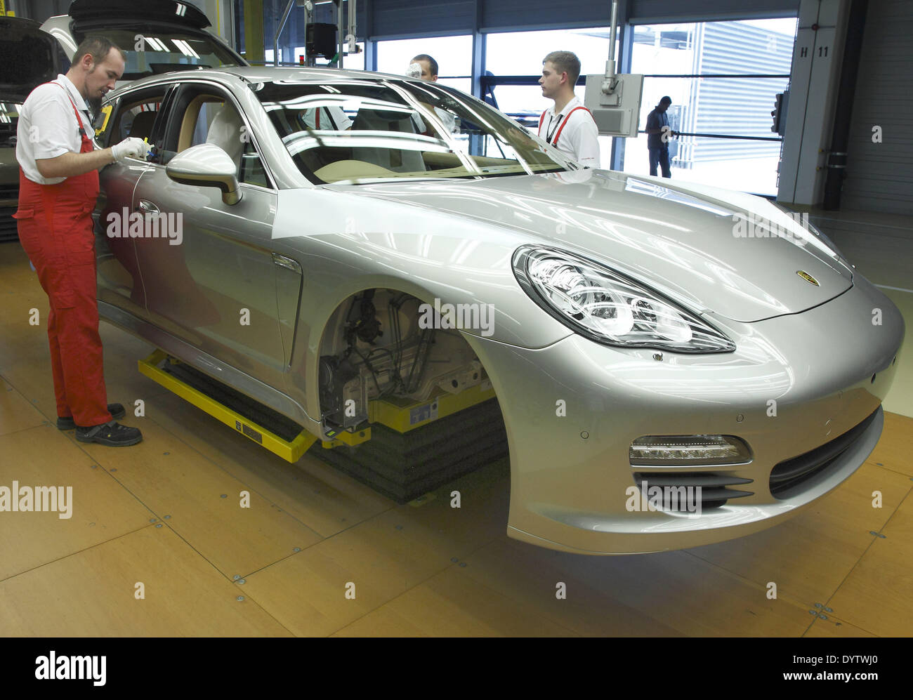 The Porsche factory in Leipzig Stock Photo - Alamy