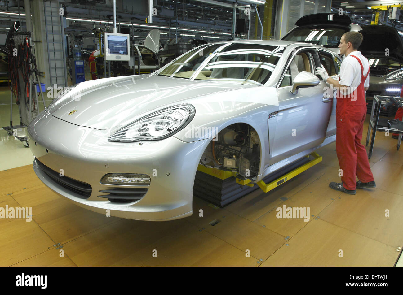 The Porsche factory in Leipzig Stock Photo - Alamy