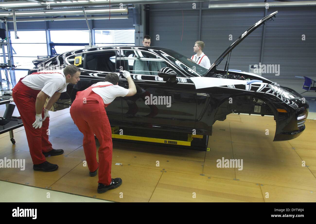 The Porsche factory in Leipzig Stock Photo - Alamy