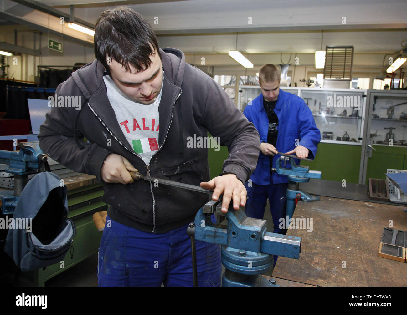 Mechanic training hi-res stock photography and images - Alamy