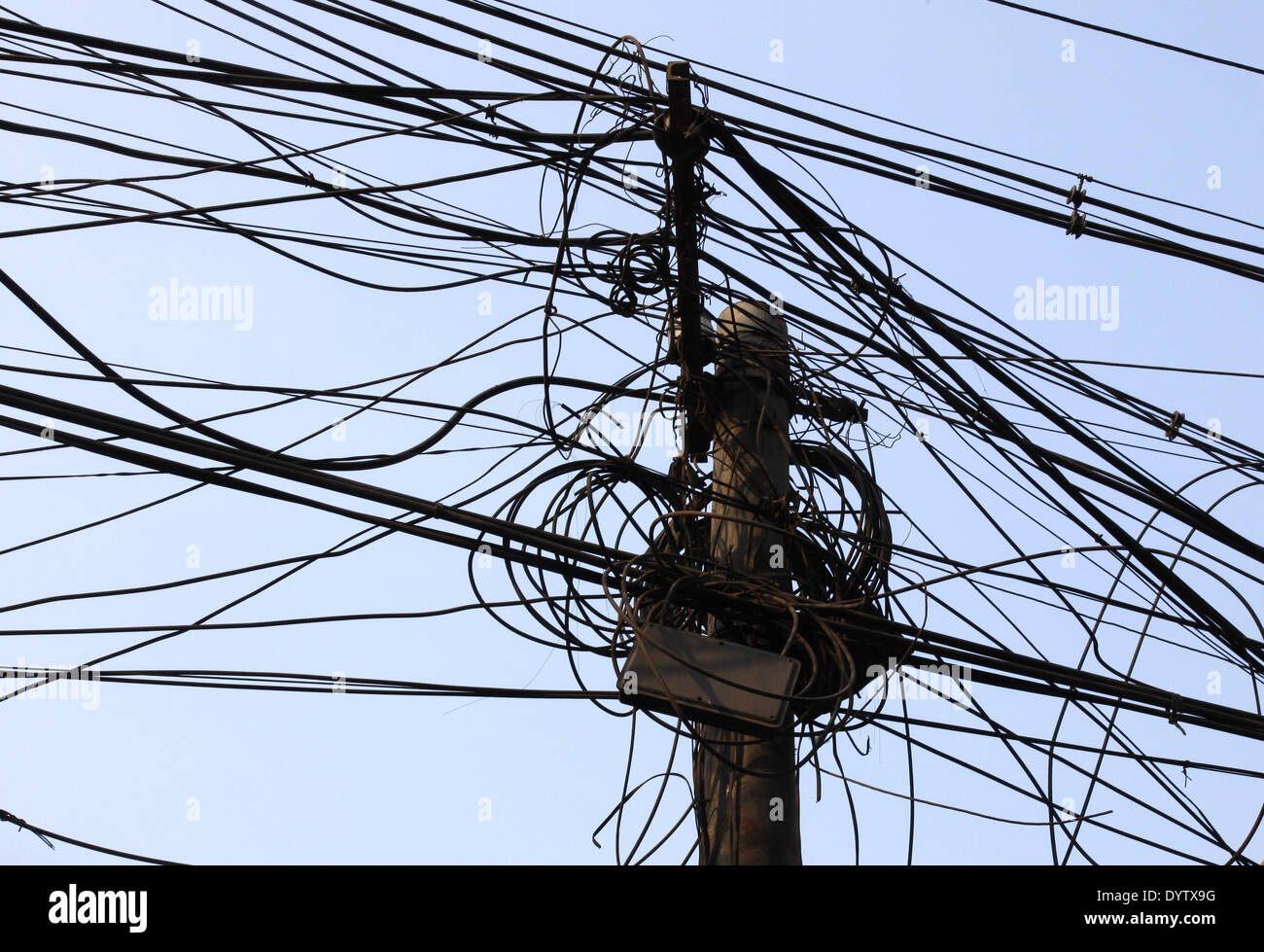 Jumbled wires hi-res stock photography and images - Alamy