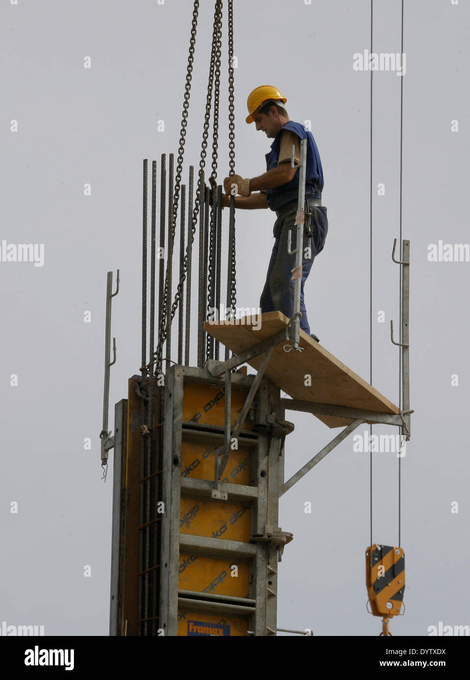 Construction site 2000 hi-res stock photography and images - Alamy