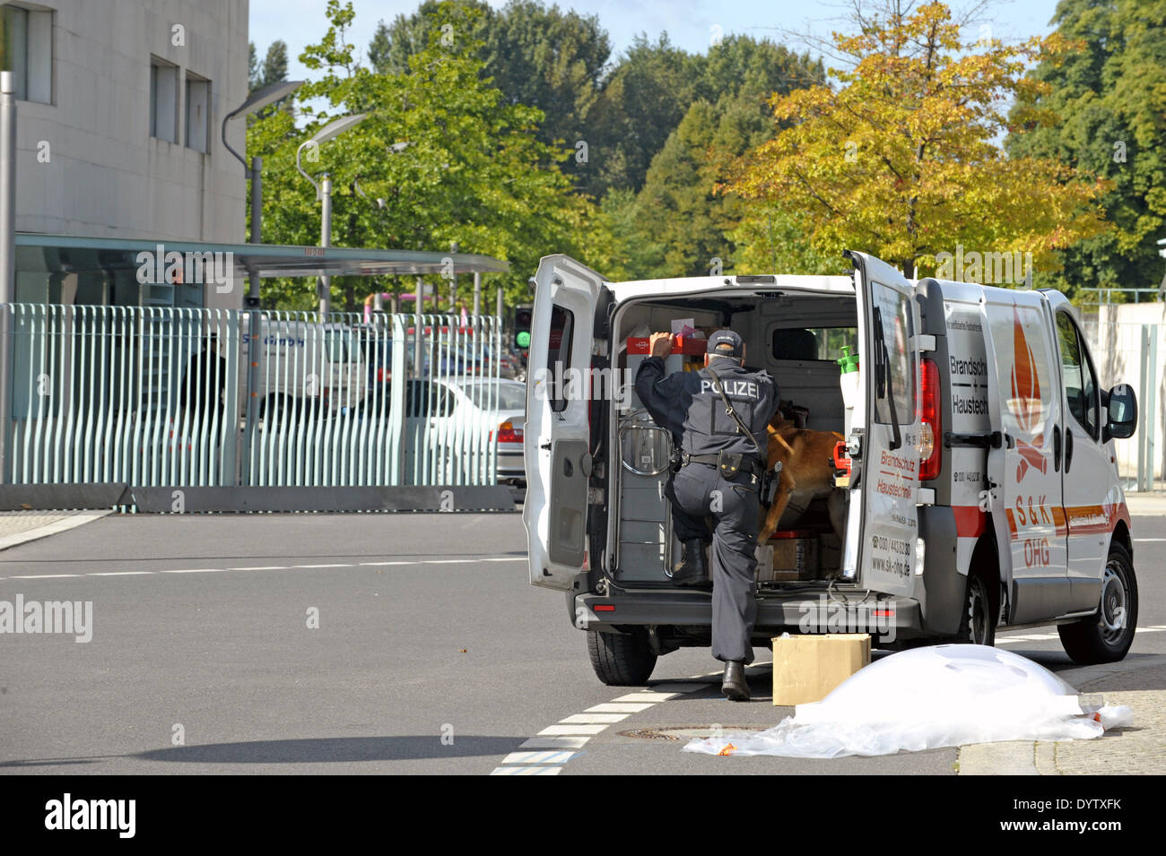 Security check in hi-res stock photography and images - Alamy