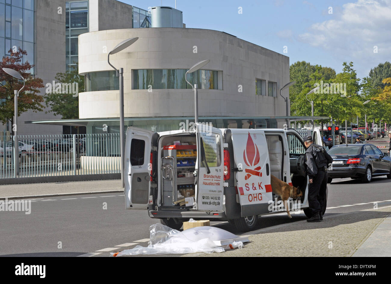 Security buildings hi-res stock photography and images - Alamy