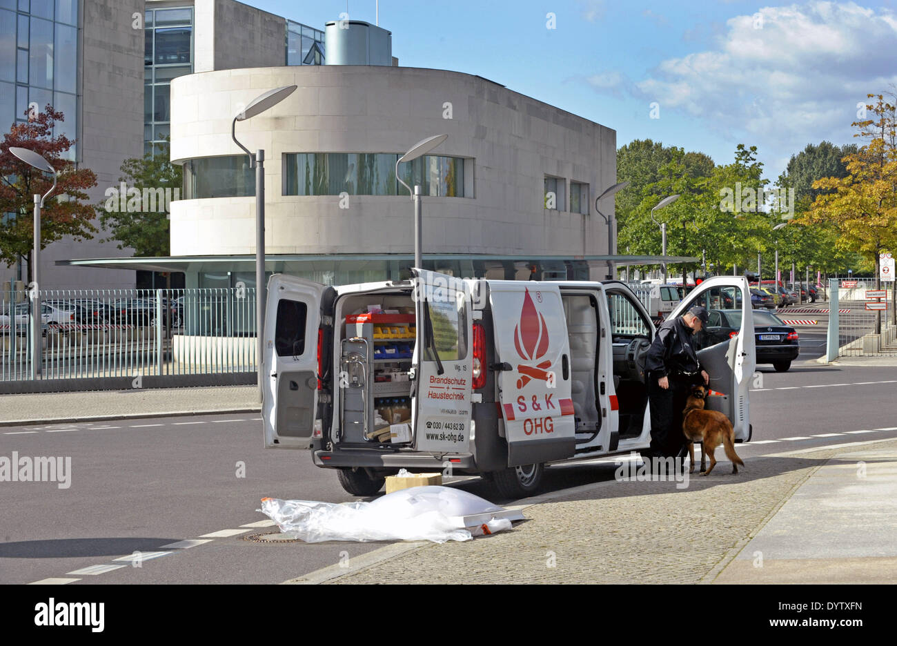 Security check in hi-res stock photography and images - Alamy