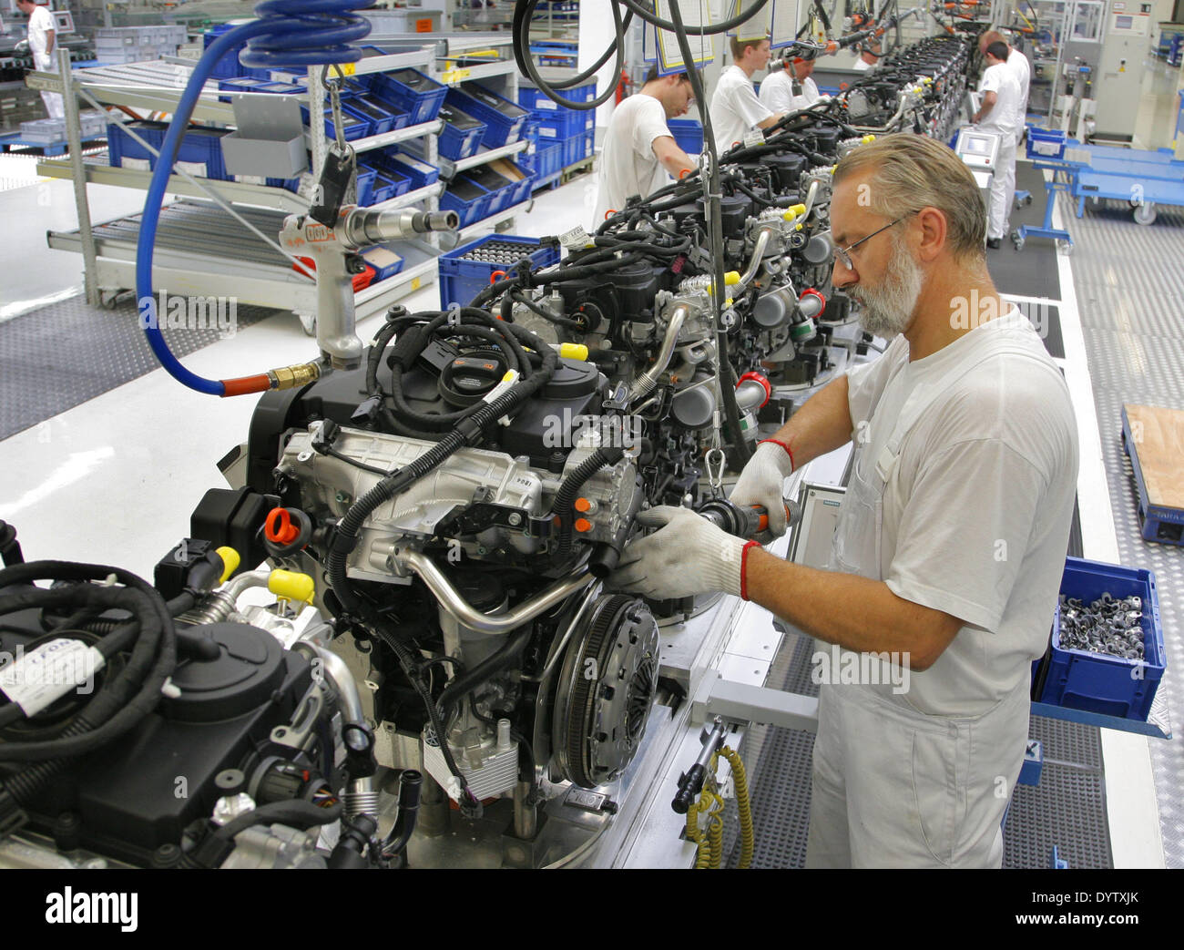 Engine plant volkswagen hi-res stock photography and images - Alamy