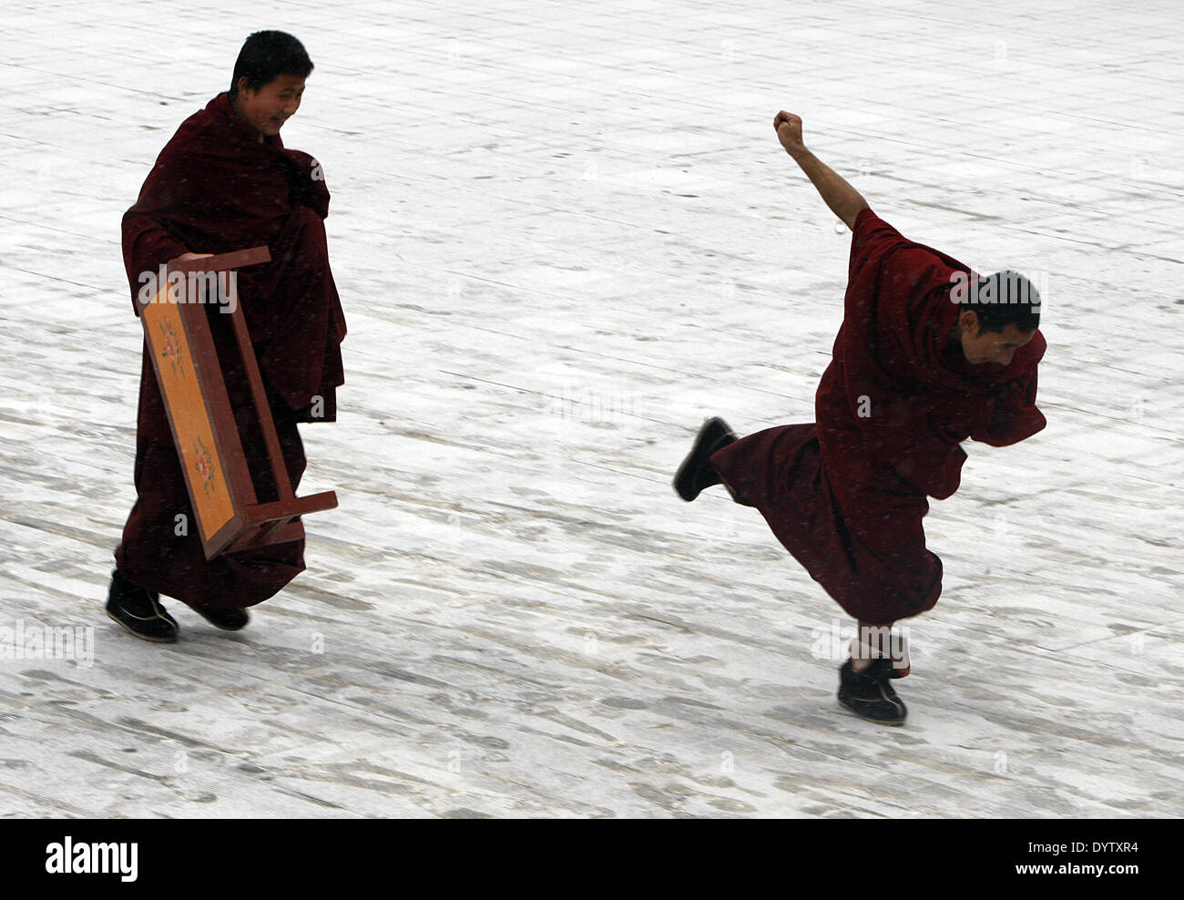 Tibet monks in snow hi-res stock photography and images - Alamy