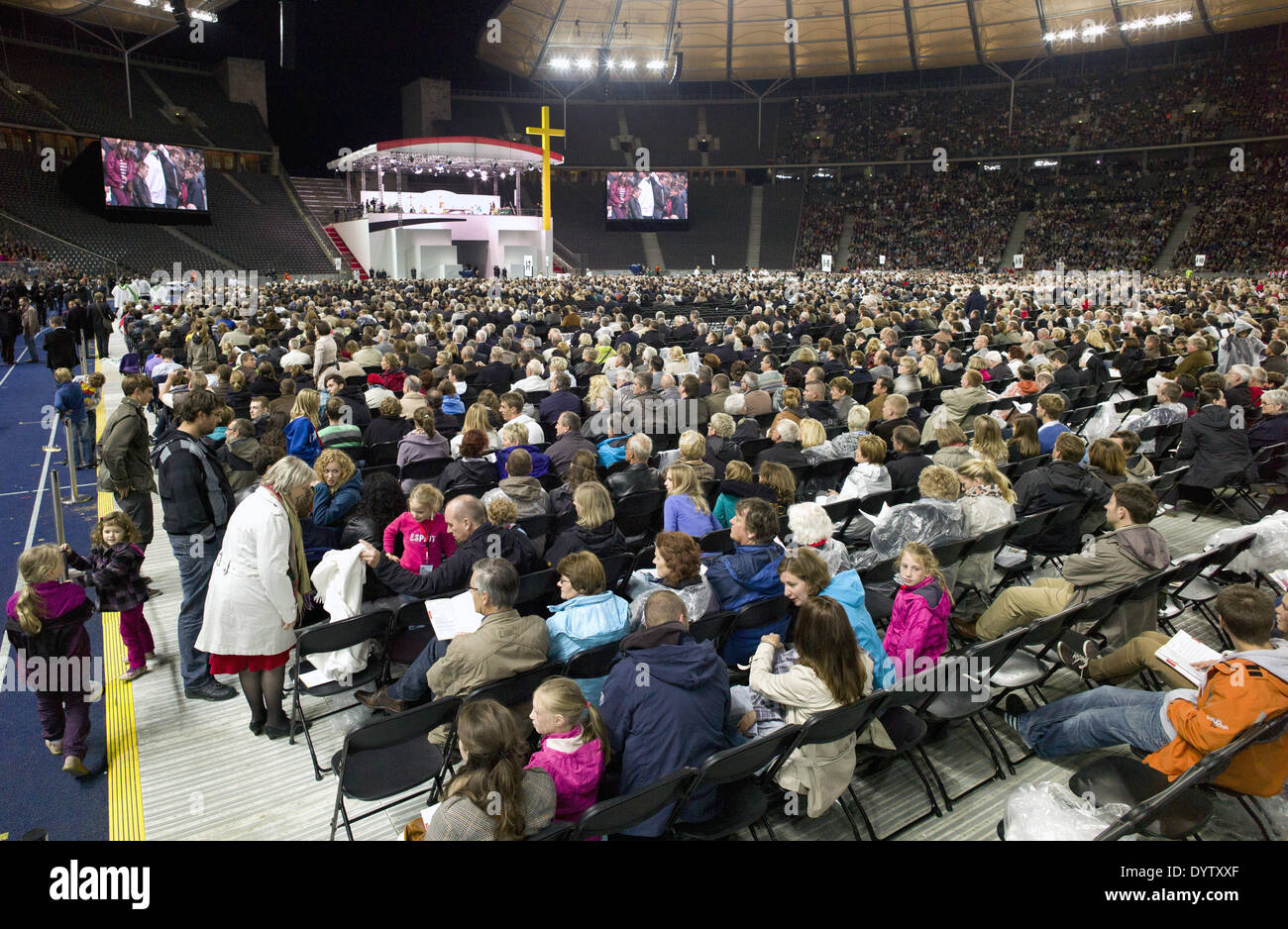 The holy mass hi-res stock photography and images - Alamy