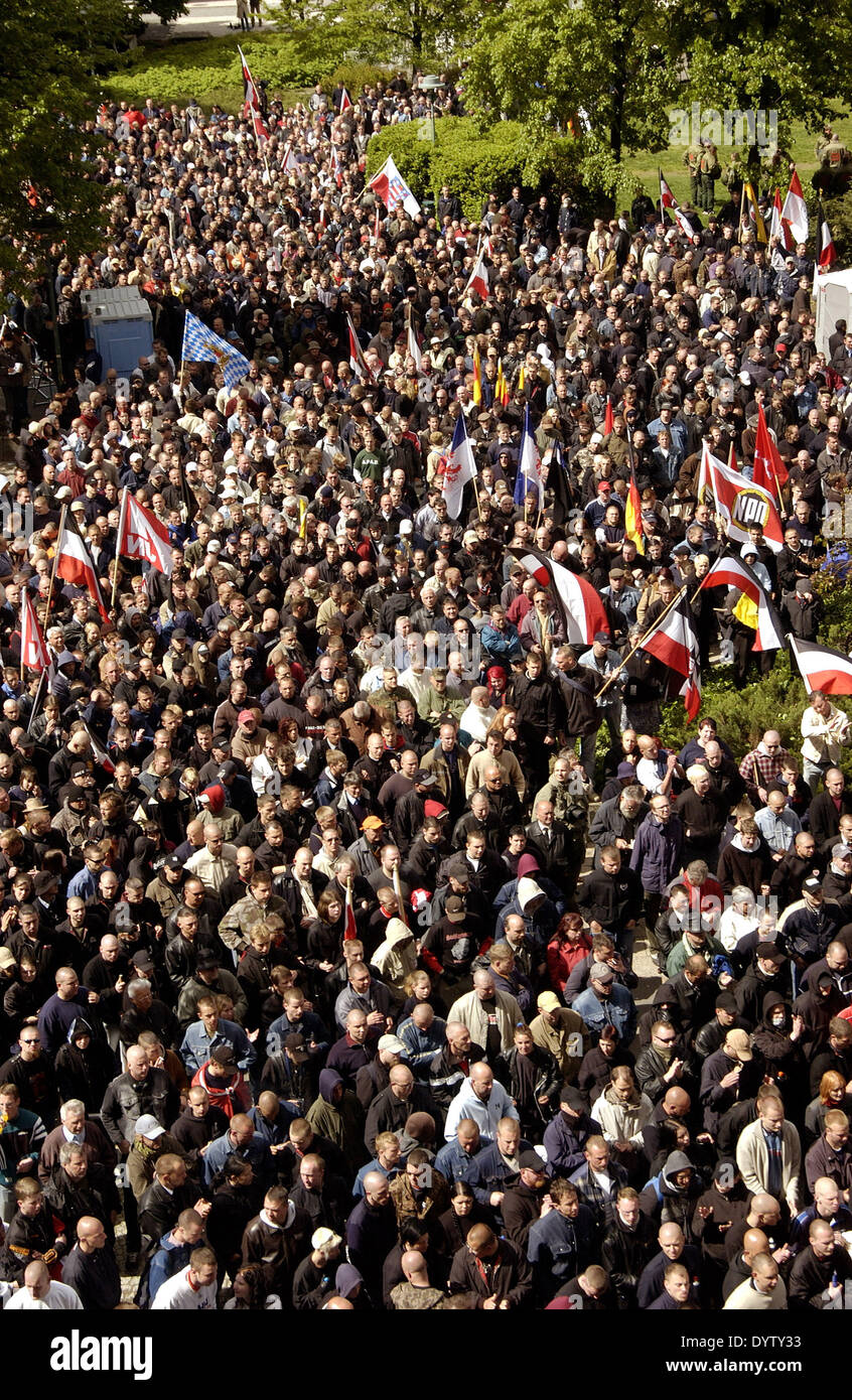 Right wing flag hi-res stock photography and images - Alamy