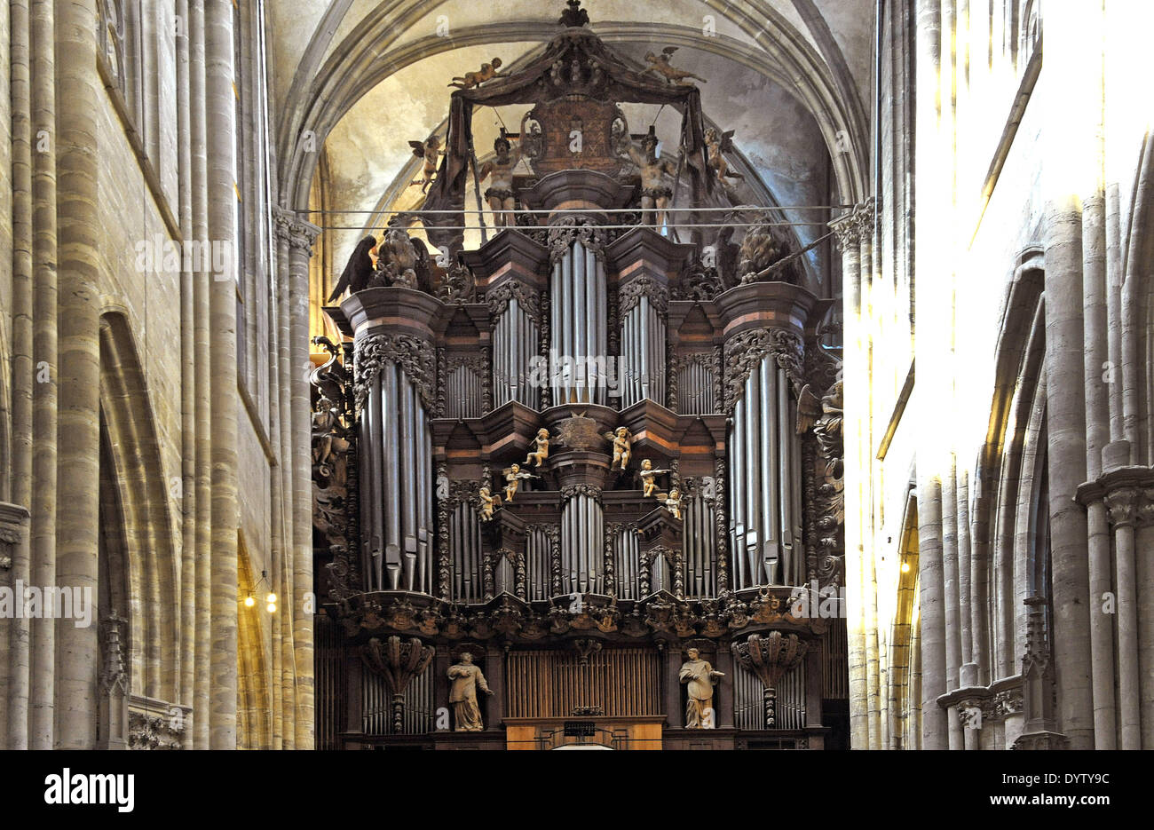 Halberstadt cathedral architecture hi-res stock photography and images ...