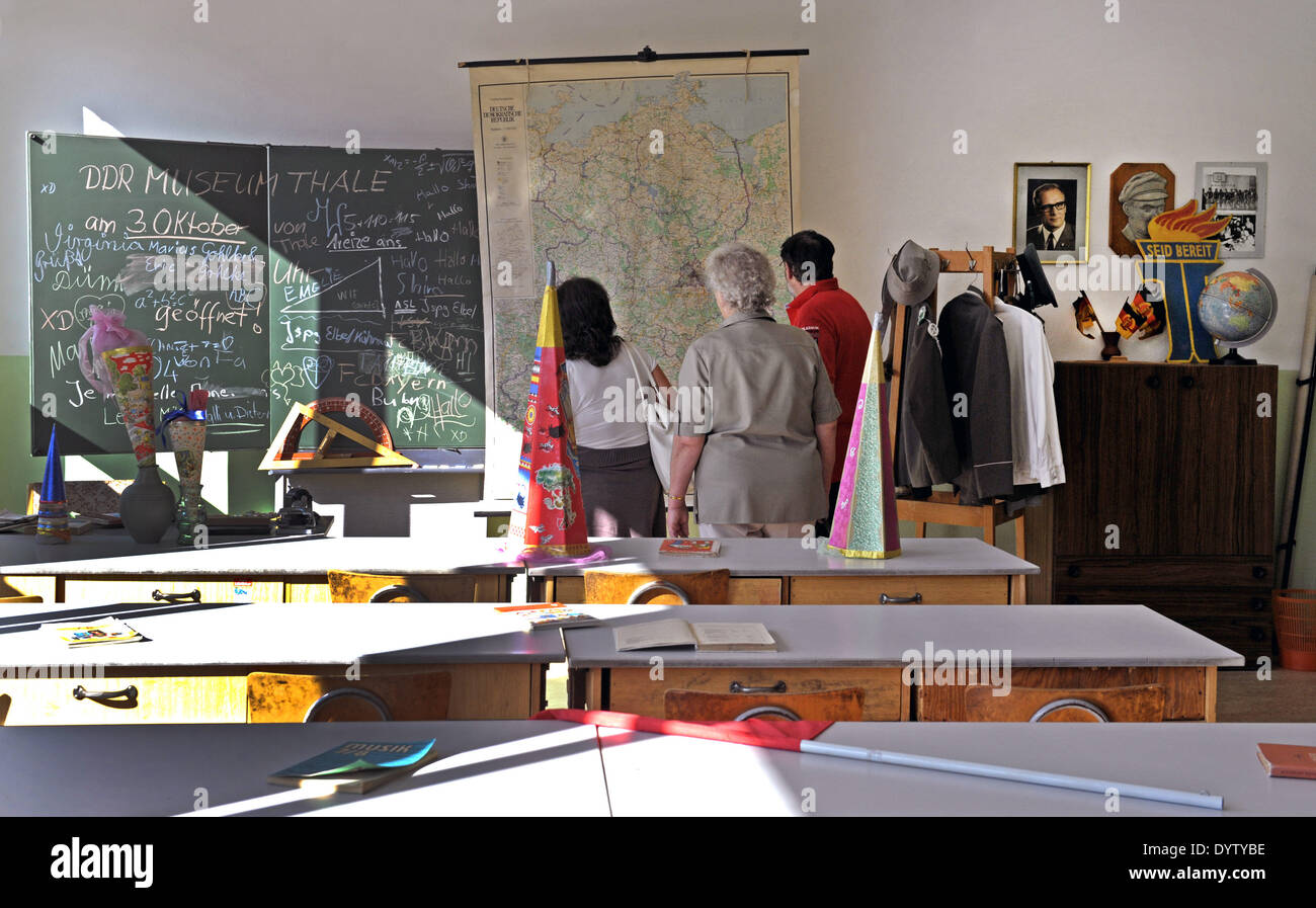 Ddr school hi-res stock photography and images - Alamy