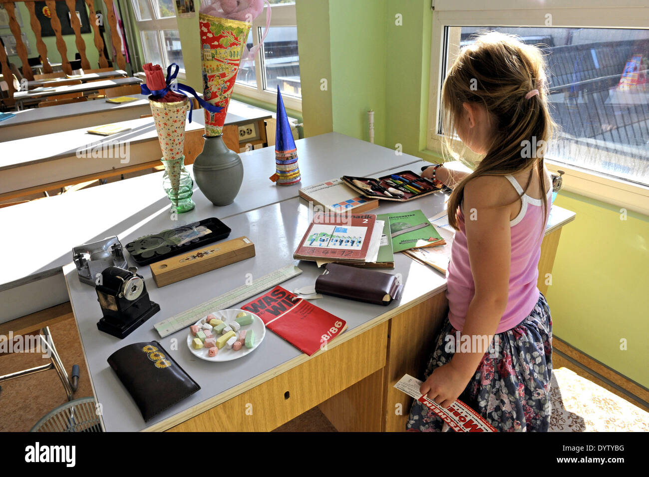 Ddr school hi-res stock photography and images - Alamy